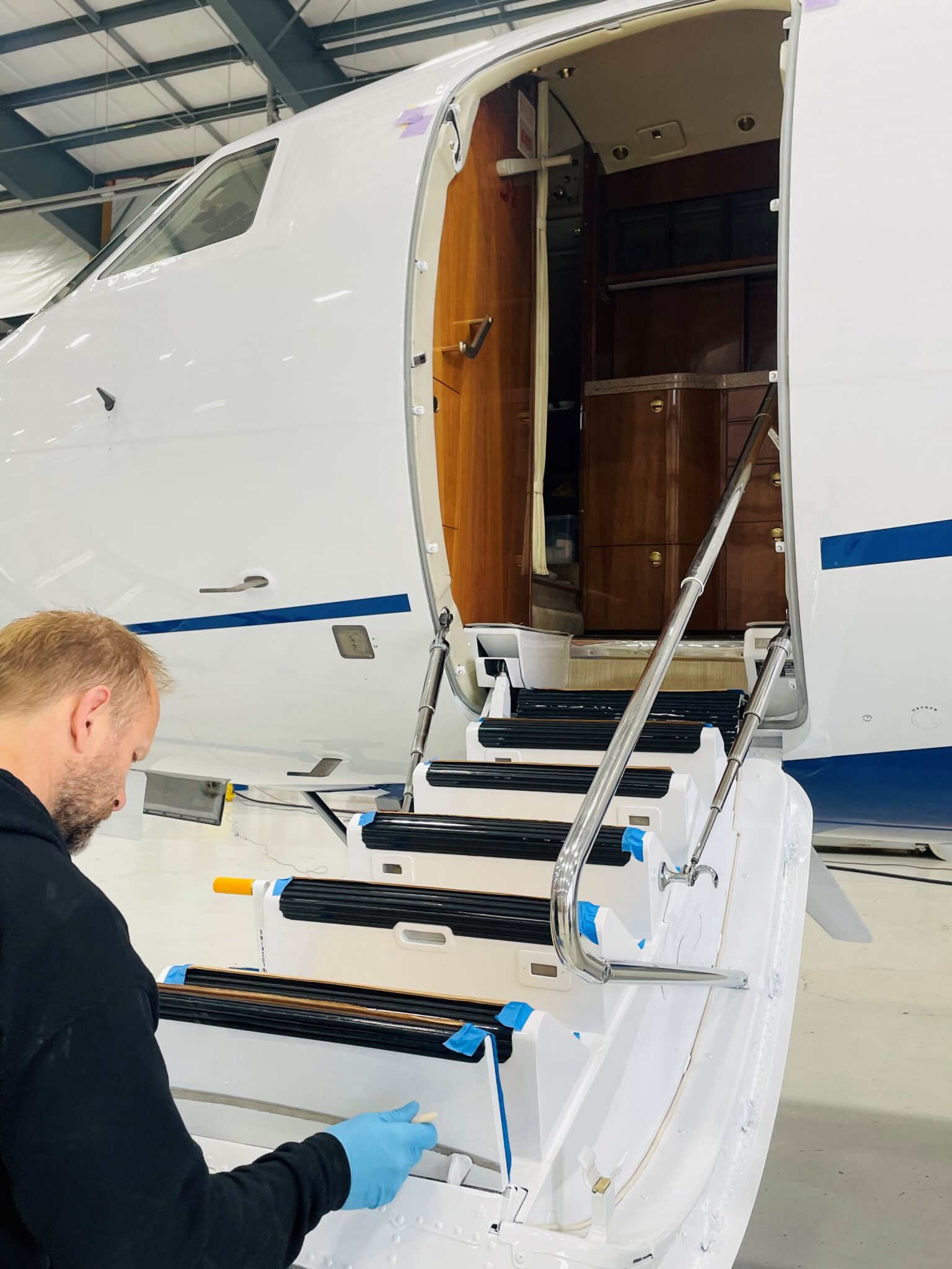 Falcon 900 Soars with Stunning Finish by NUGI's Expert Team – New ...